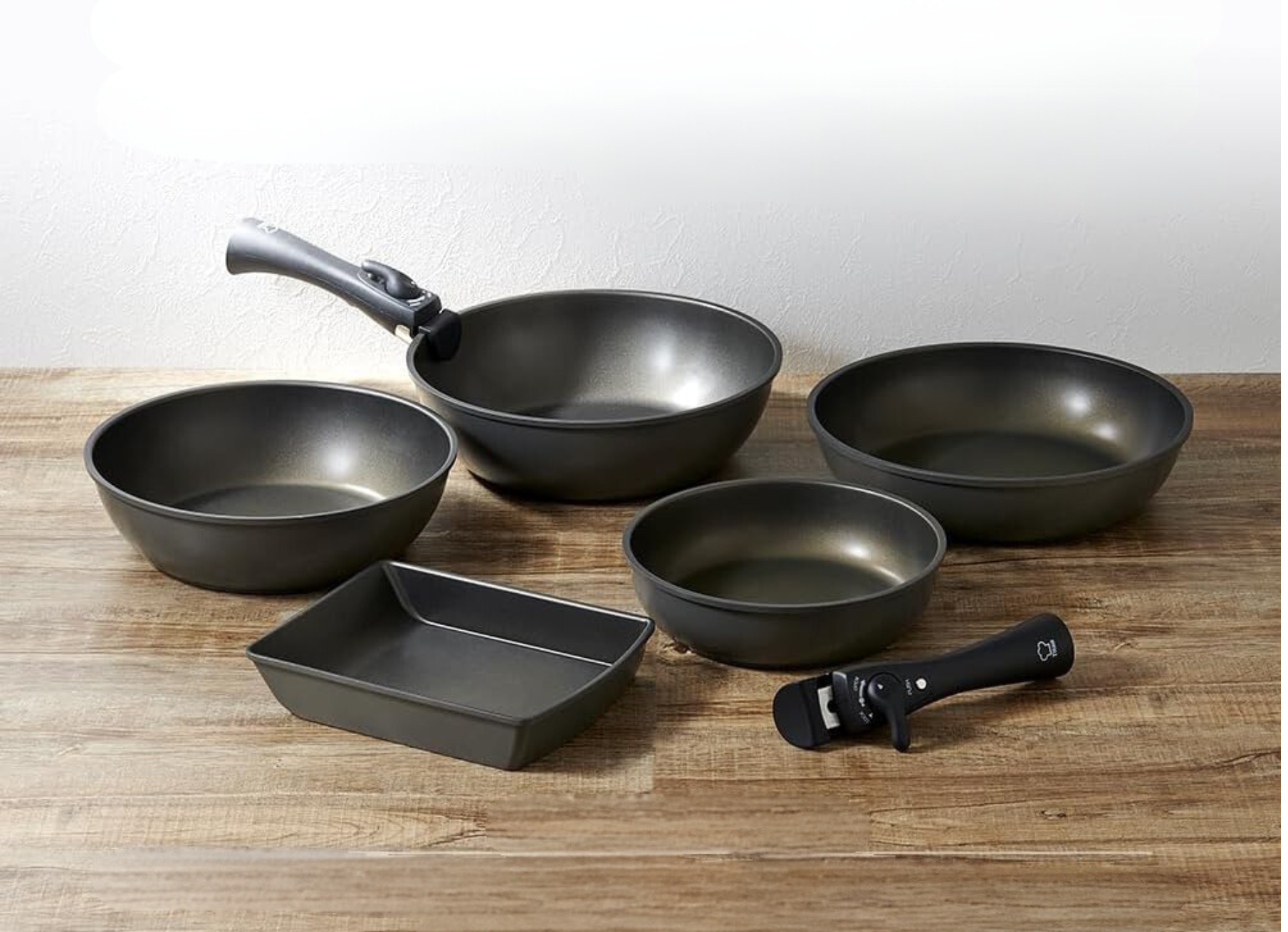 TITAN CHEF - Titanium Coating Frying Pan 20cm, 24cm, 26cm, 26cm-Deep,